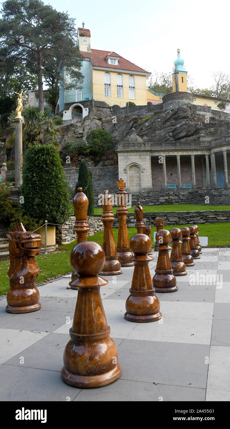 Portmeirion chess hi-res stock photography and images - Alamy