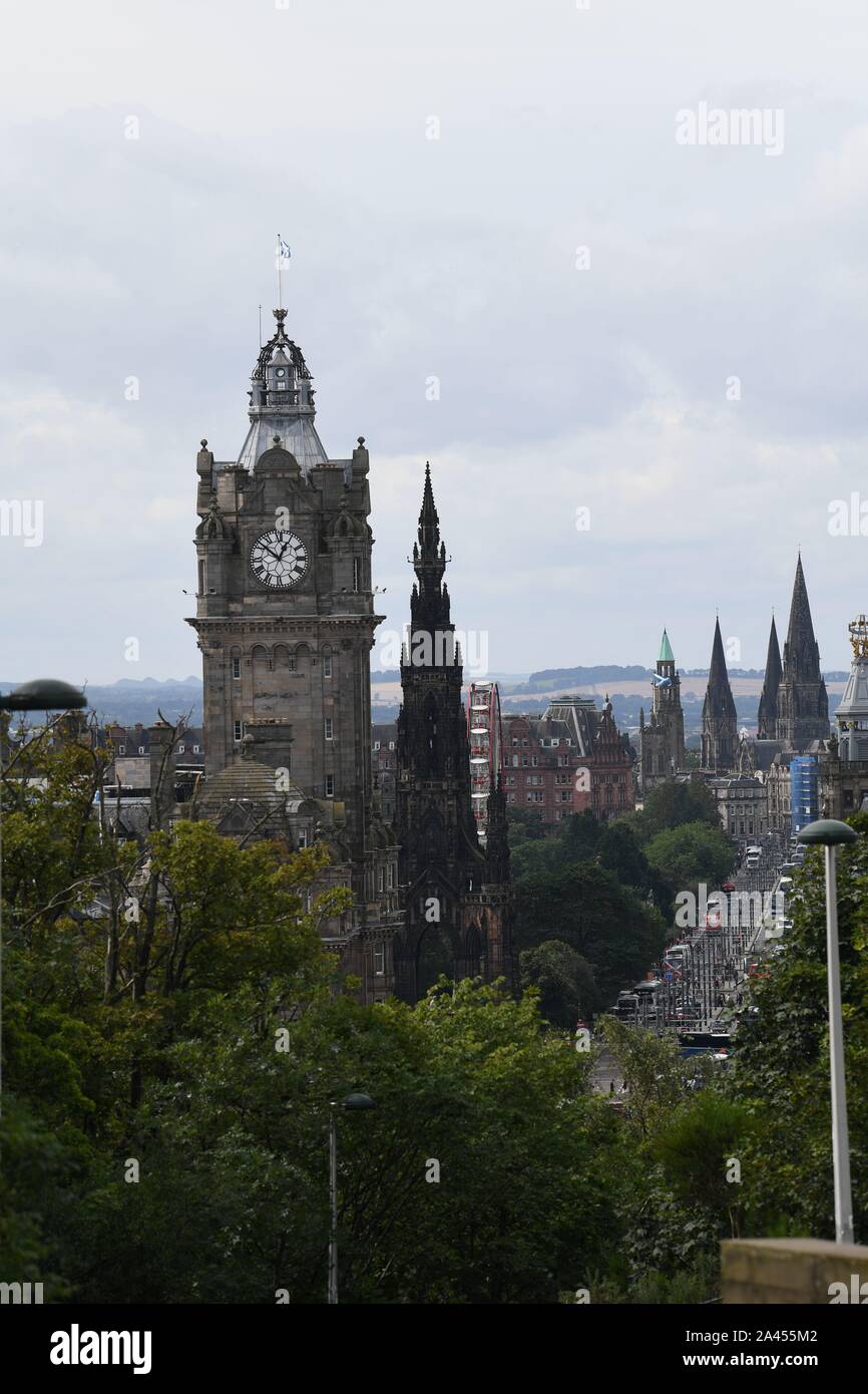 Princess street edinburgh hi-res stock photography and images - Alamy