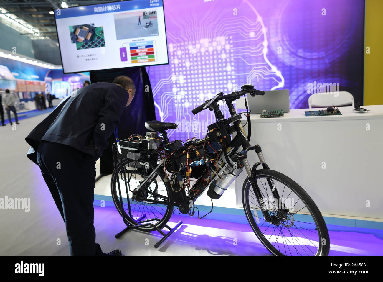 --FILE--A riderless autonomous bicycle incorporated with a ground ...