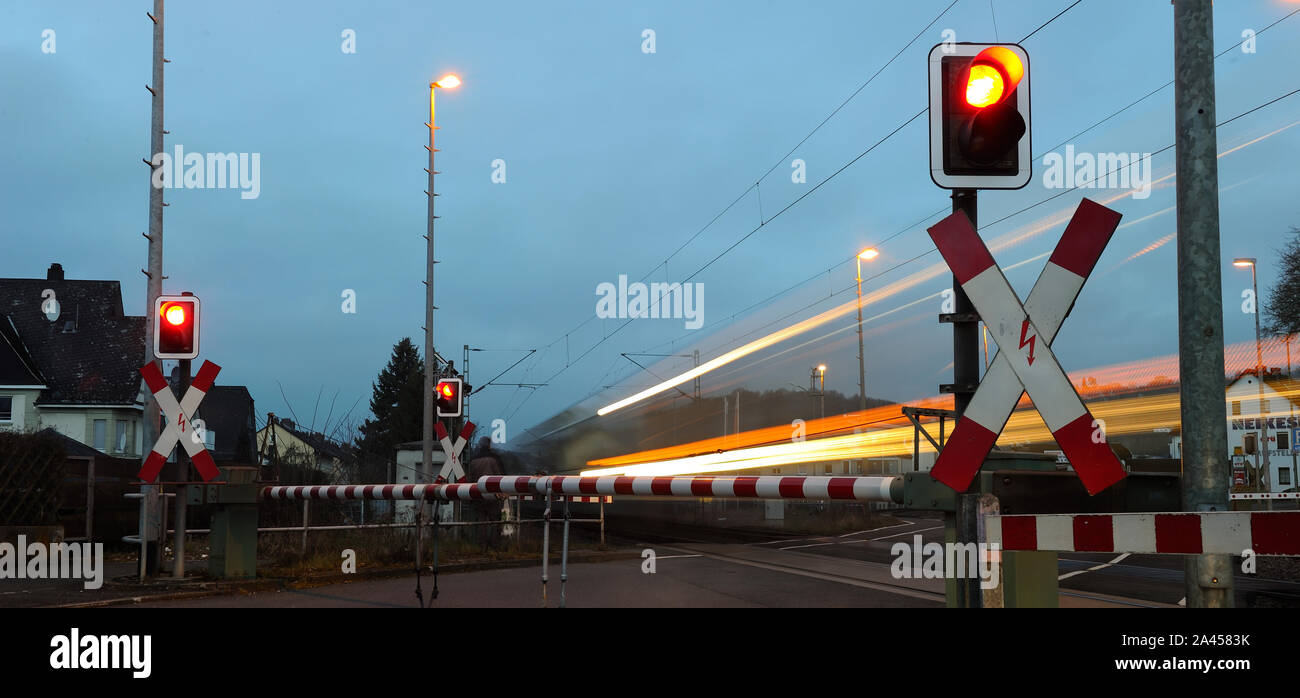 Signal ferroviaire hi-res stock photography and images - Alamy