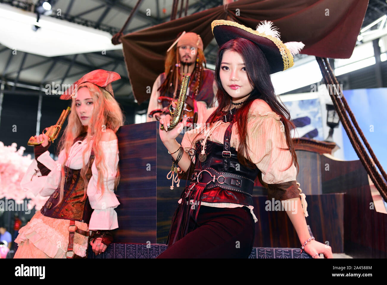 Chinese cosplayers dressed in the characters from "Pirates of the ...