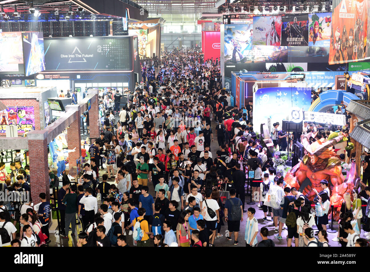 People visit the 17th China Digital Entertainment Expo, also known as ...