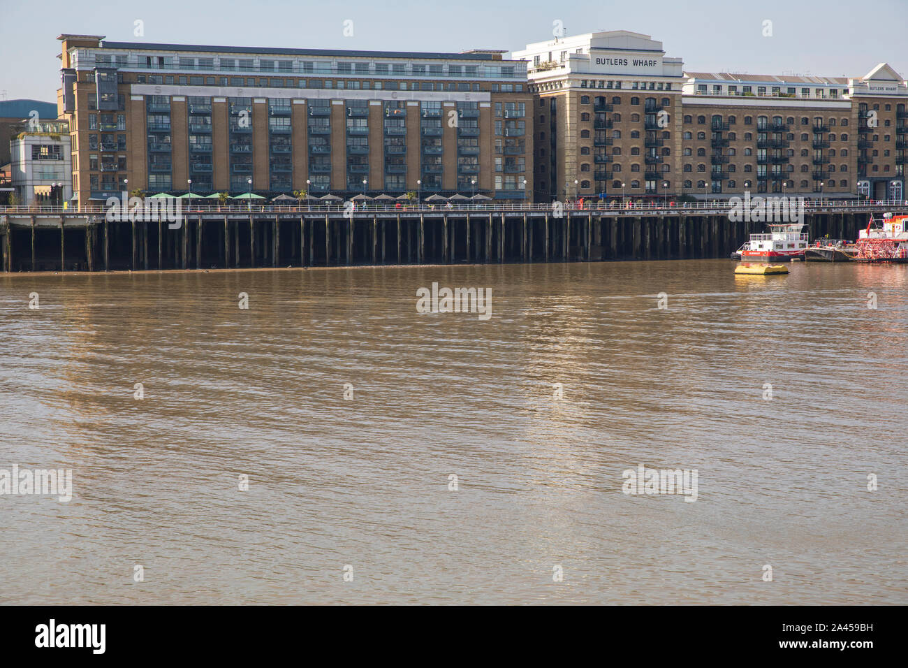London butlers wharf buildings hi-res stock photography and images - Alamy