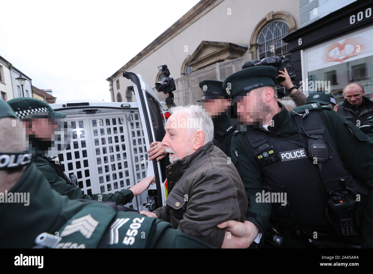 NOTE: FACES OF THE PSNI OFFICERS HAVE BEEN PIXELATED AT THE REQUEST OF ...