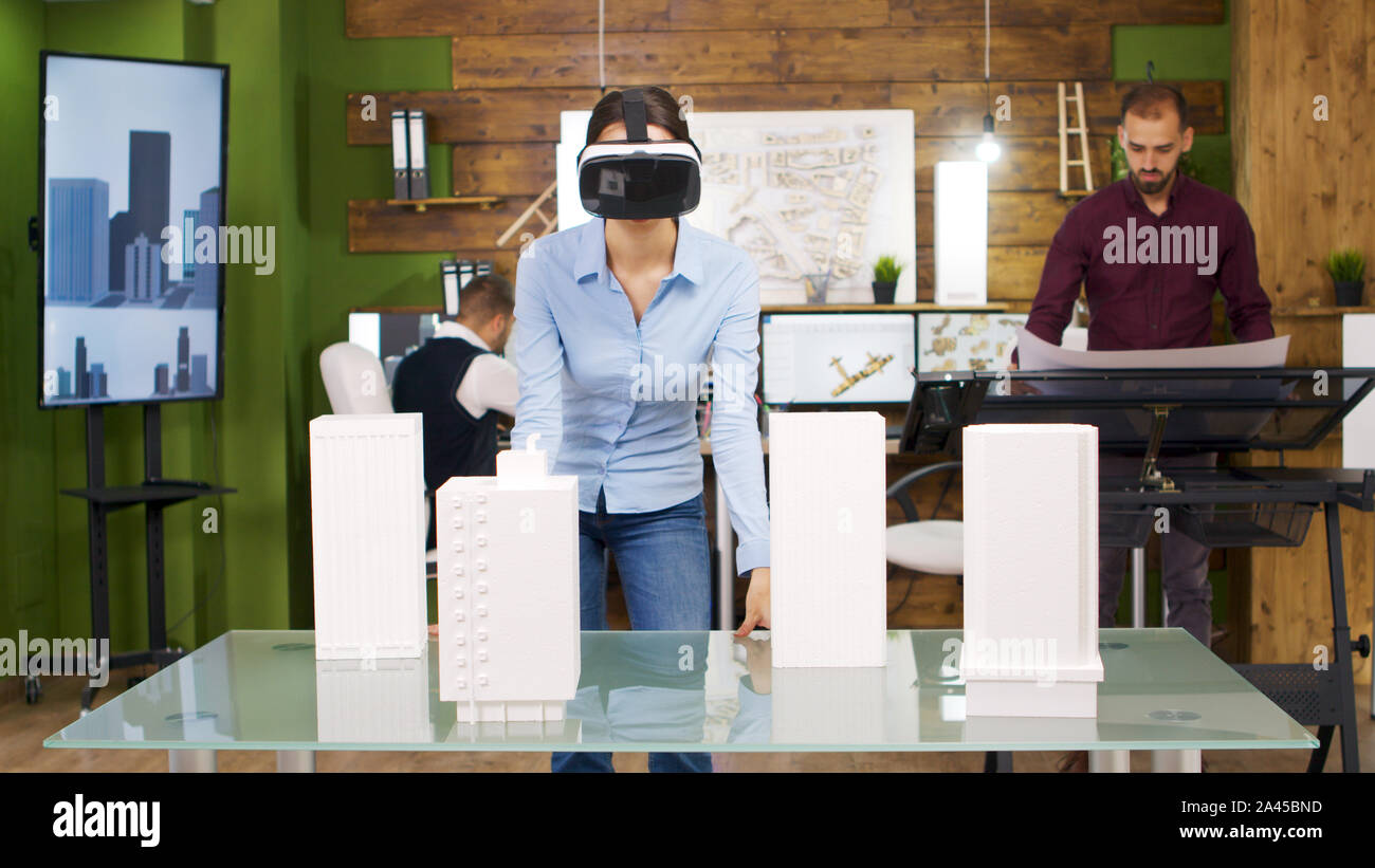 Female architects exploring virtual reality projects of business ...