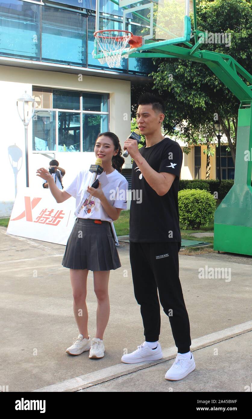 Jeremy Shu-How Lin, or simply Jeremy Lin, teaches kids basketball to ...