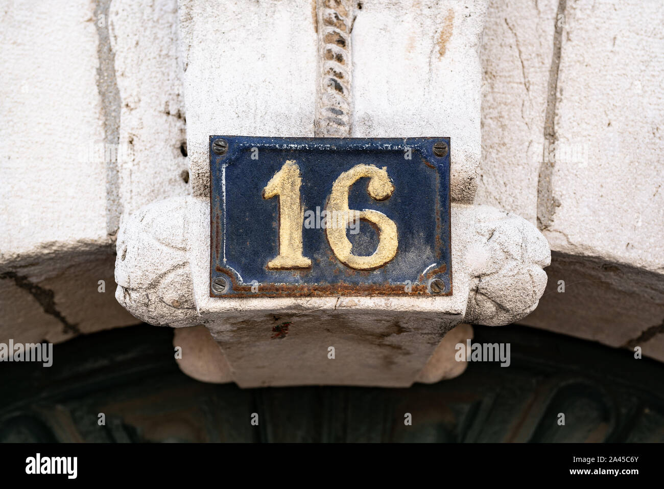 old house number sixteen (16) on a keystone Stock Photo - Alamy