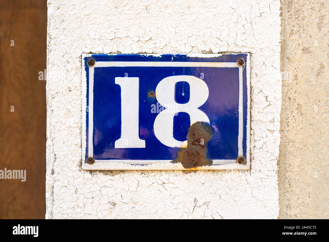 House number 18 sign hi-res stock photography and images - Alamy