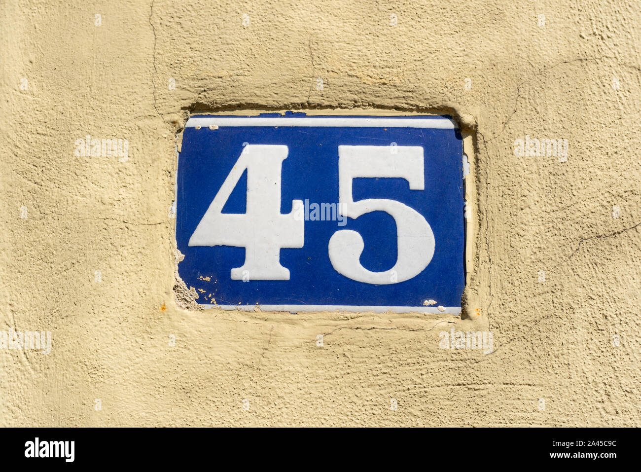 Enameled house number forty five (45 Stock Photo - Alamy