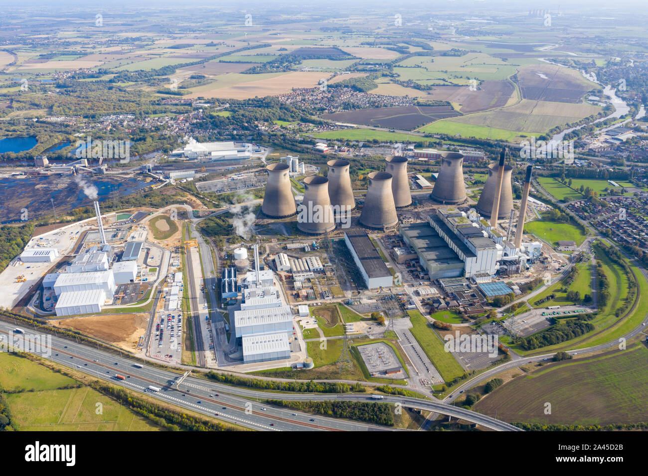 Aerial view ferrybridge power station hi-res stock photography and ...