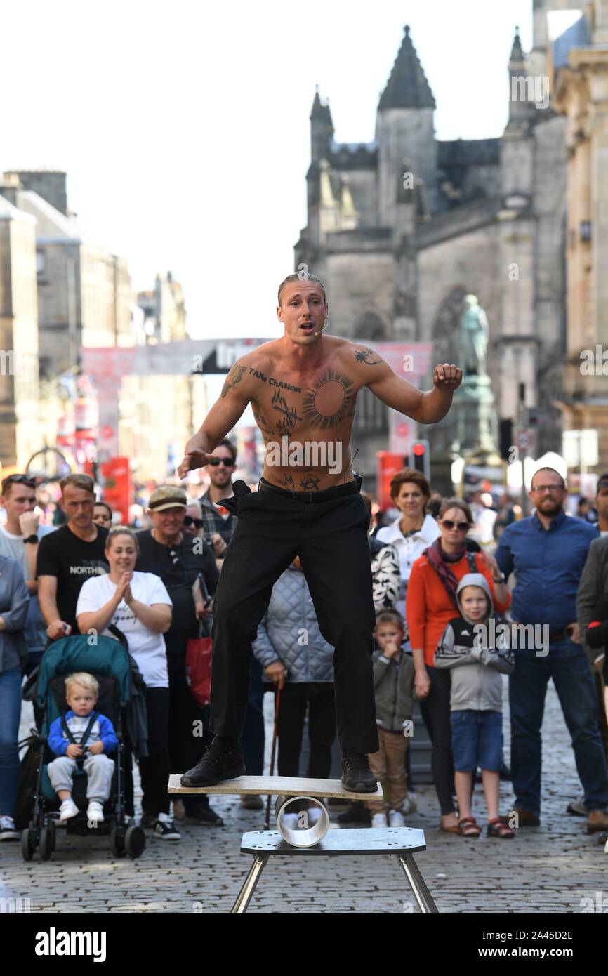 2019 Fringe - Tattooed Street Performer carries out his acrobatic ...