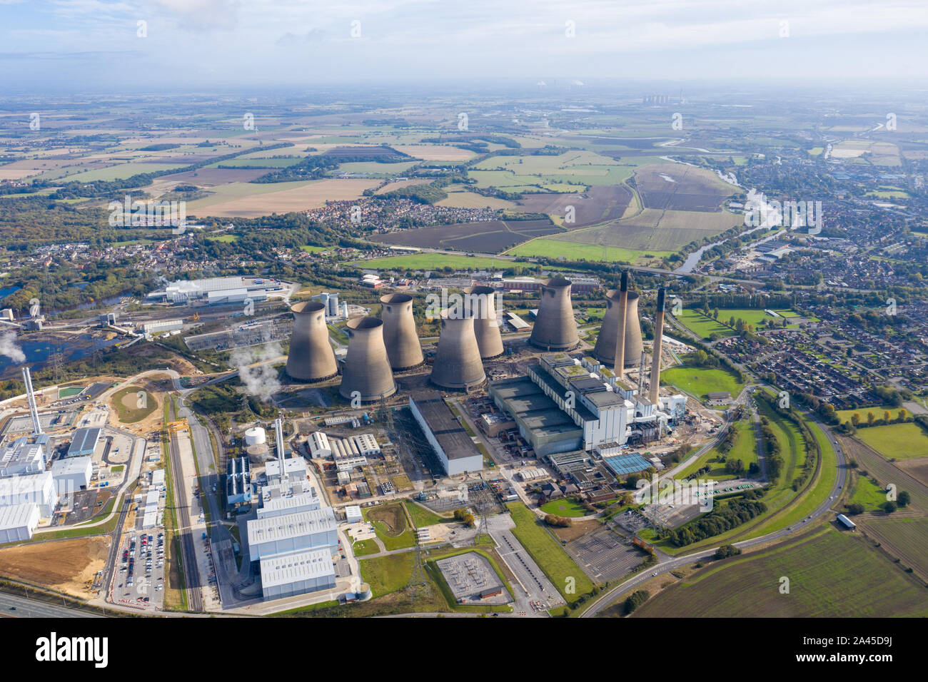 Aerial view ferrybridge power station hi-res stock photography and ...