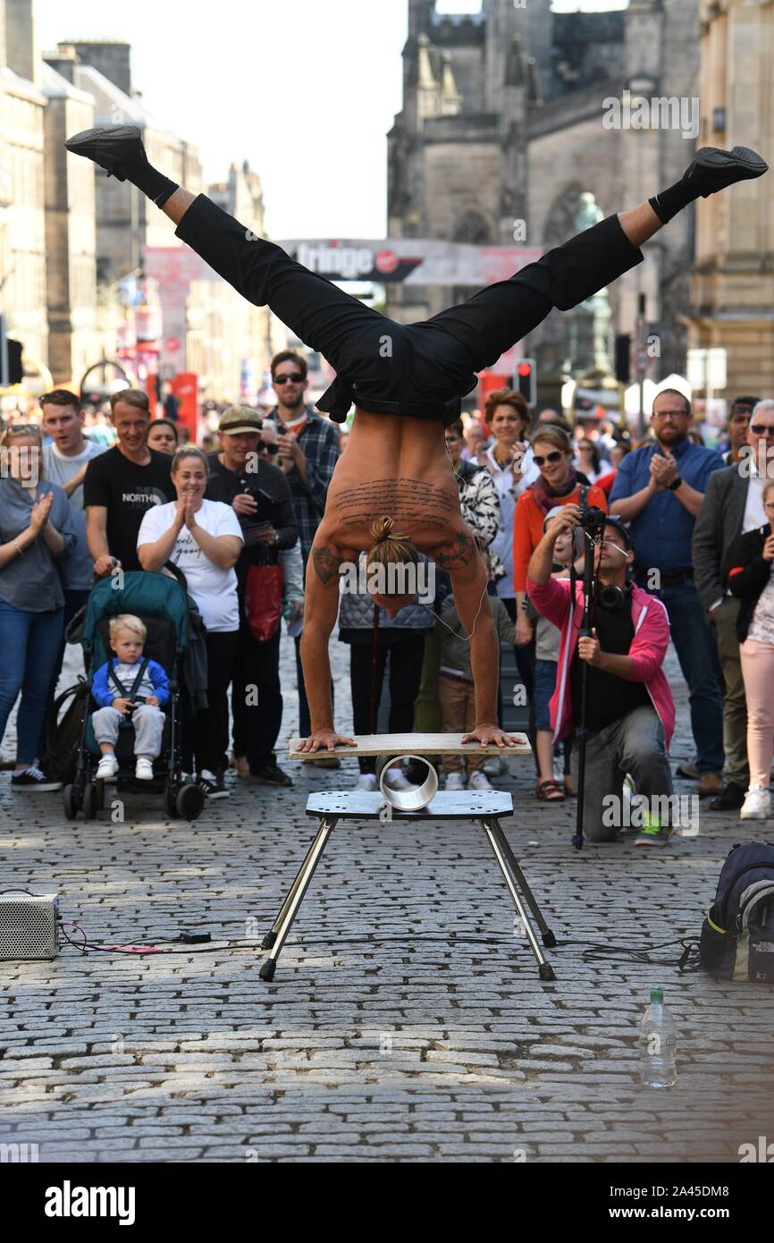 2019 Fringe - Tattooed Street Performer carries out his acrobatic ...