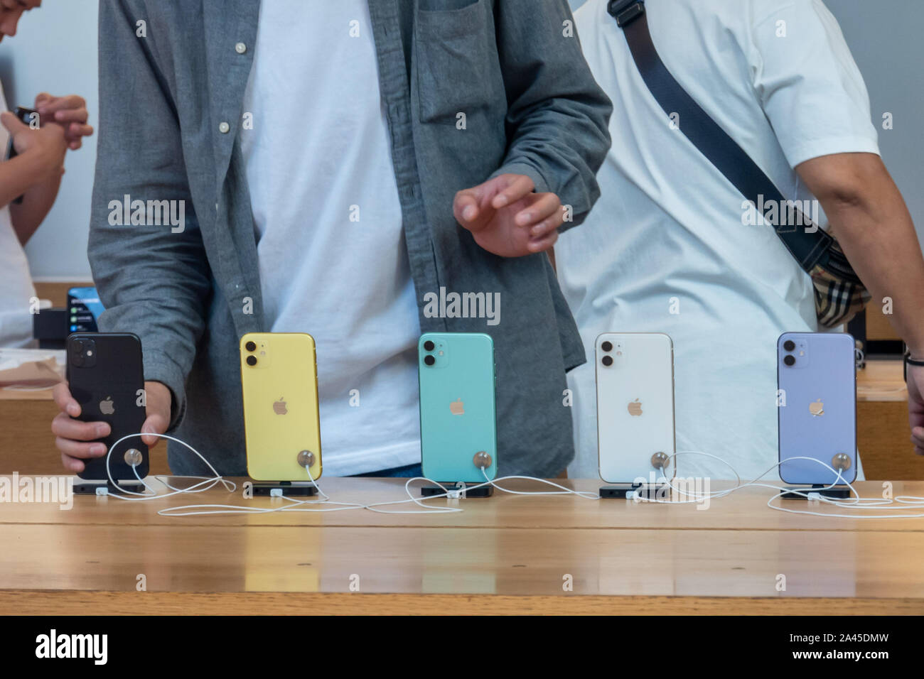 Apple retail experience hi-res stock photography and images - Alamy