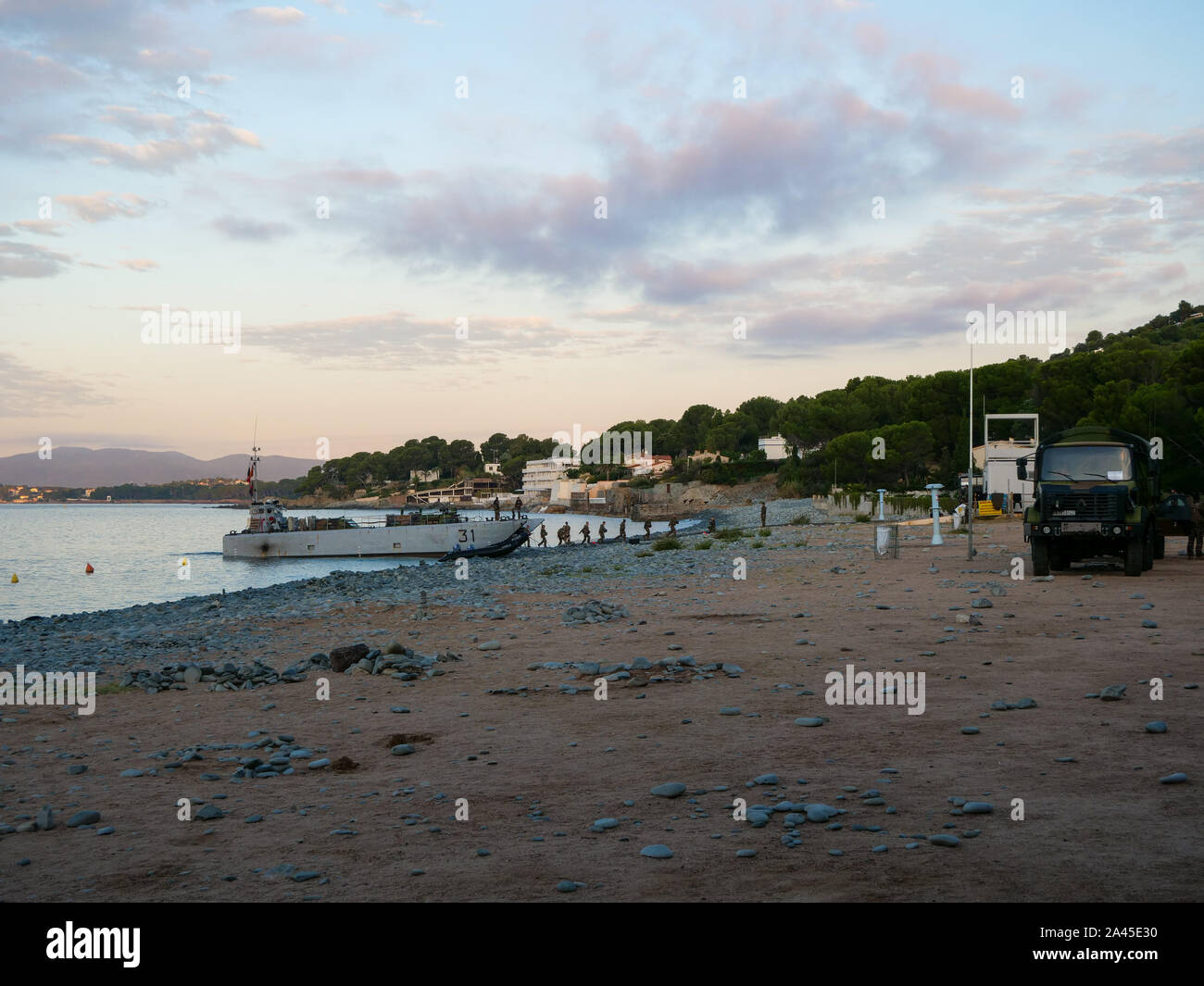 French army training hi-res stock photography and images - Alamy