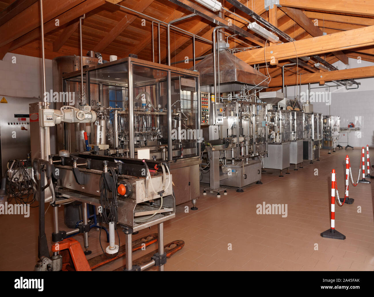 Wine bottling hi-res stock photography and images - Alamy
