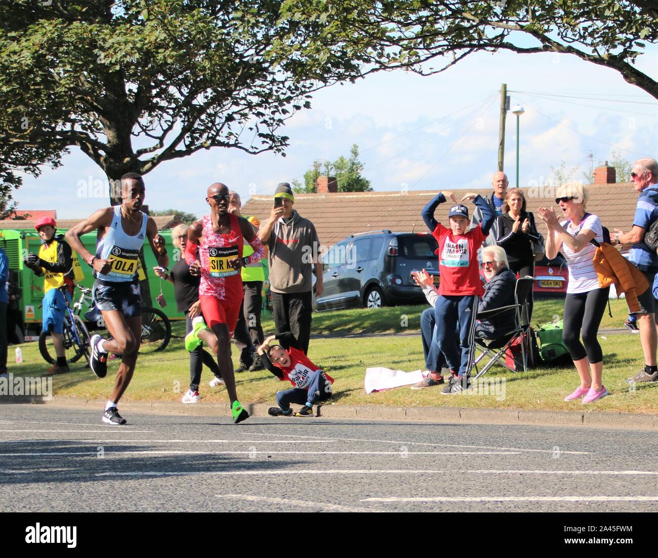 sir mo farah racing the Great North Run with fan saluting with a Mobot ...