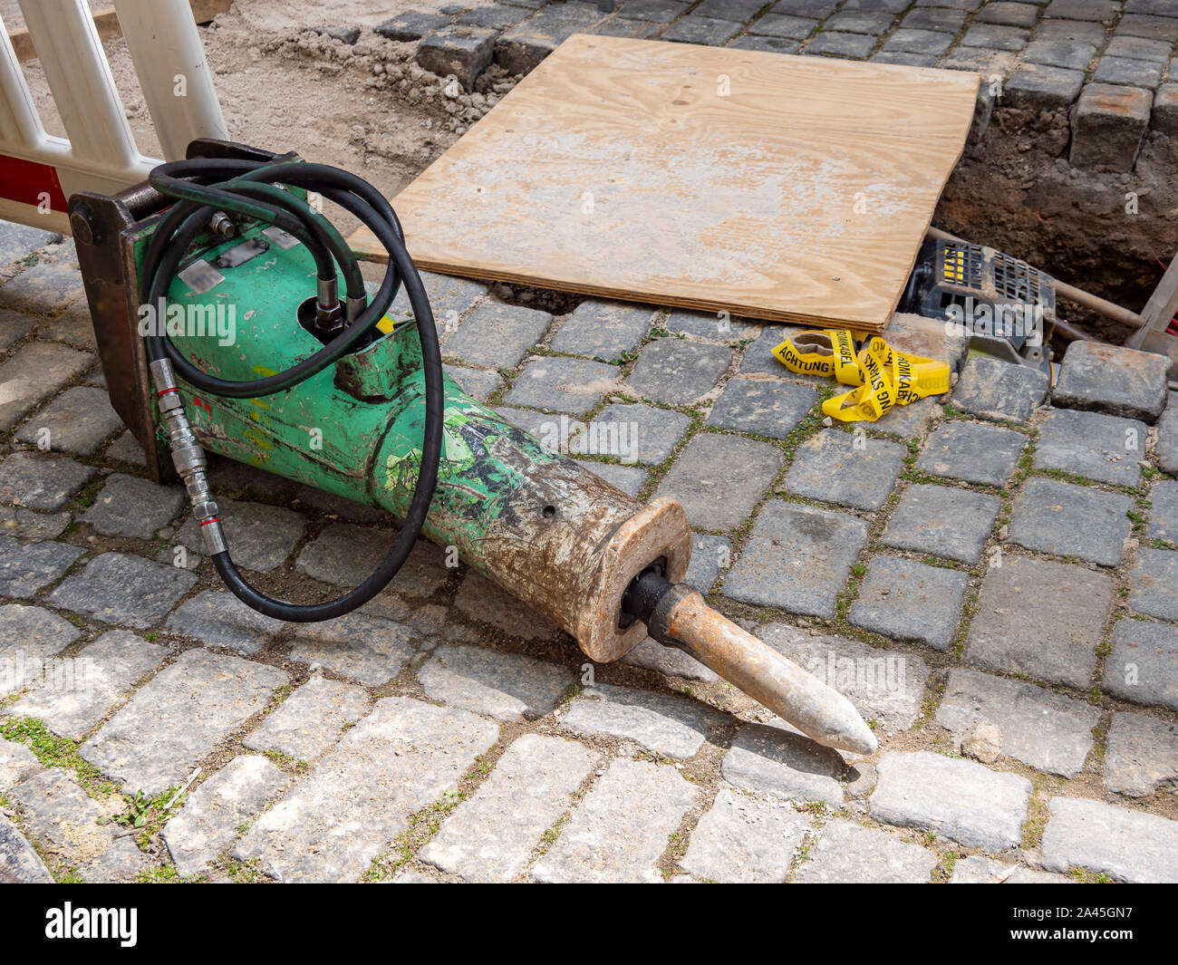 Rotary hammer hi-res stock photography and images - Alamy
