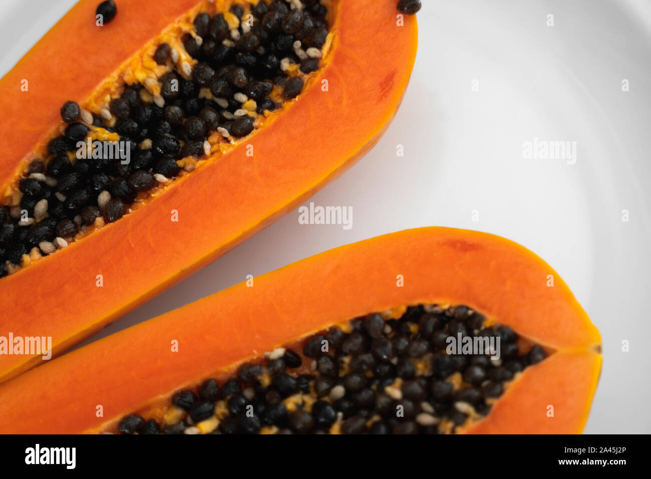 Half slice whole papaya fruits hi-res stock photography and images - Alamy