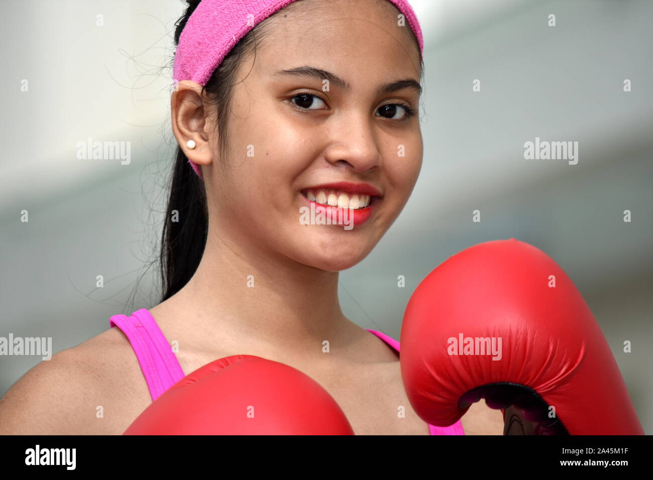 Female boxer wearing boxing hi-res stock photography and images - Alamy