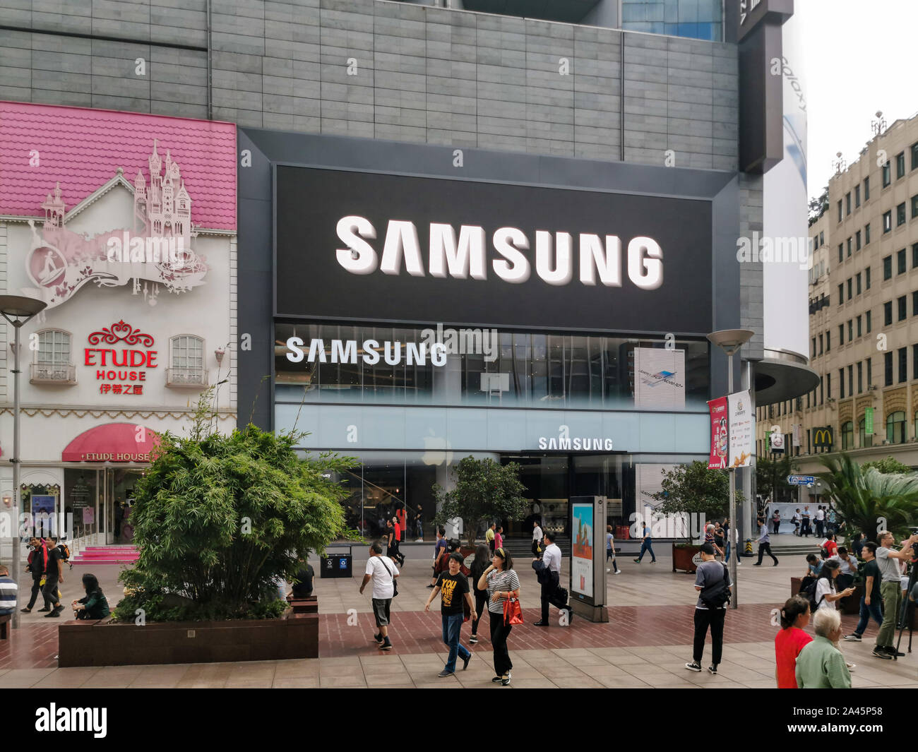 Outside view of the new Samsung experience store, in front of an Apple ...