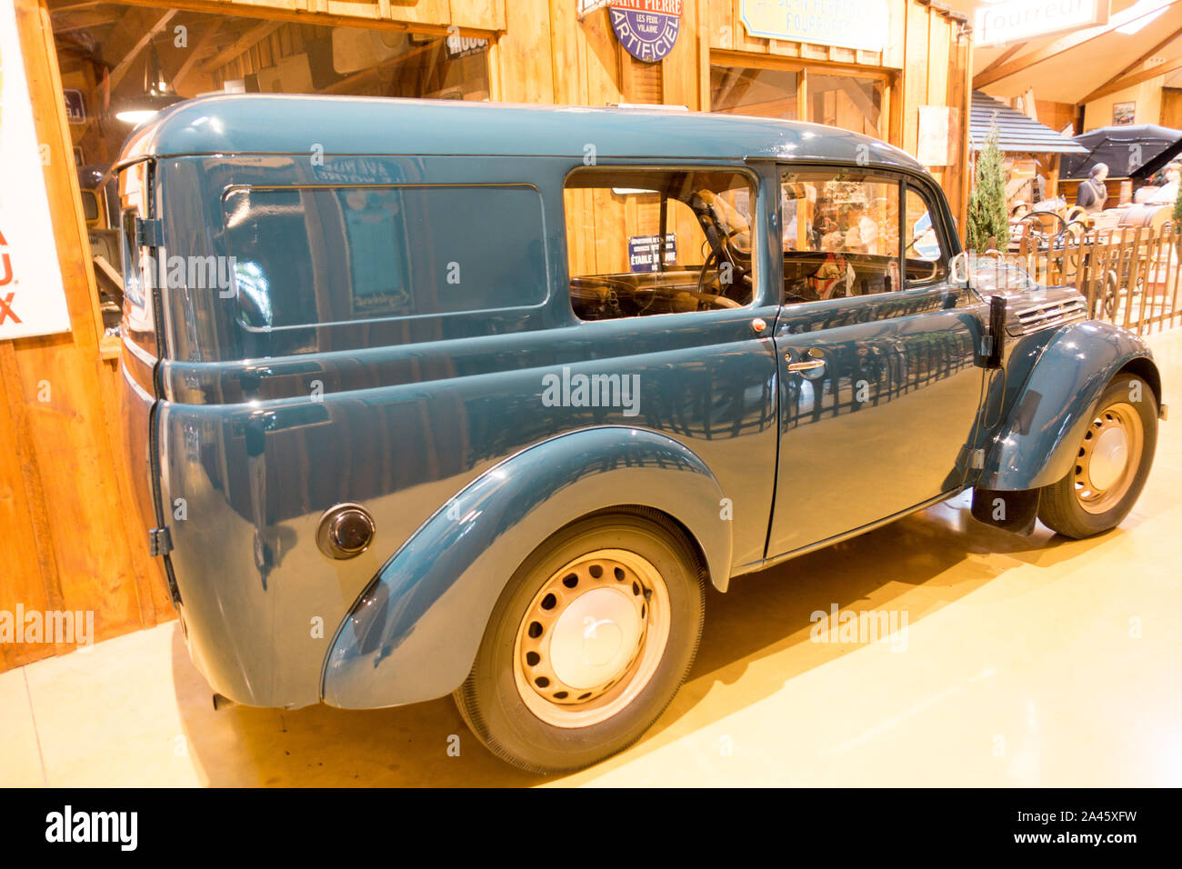 Early renault vintage car hi-res stock photography and images - Alamy