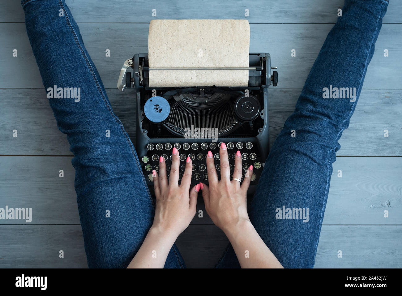 Person typing a letter typewriter hi-res stock photography and images ...