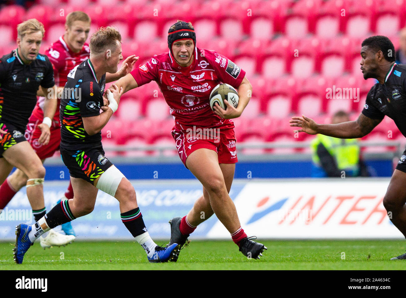 Llanelli, UK. 12 October, 2019. Scarlets hooker Taylor Davies on the ...