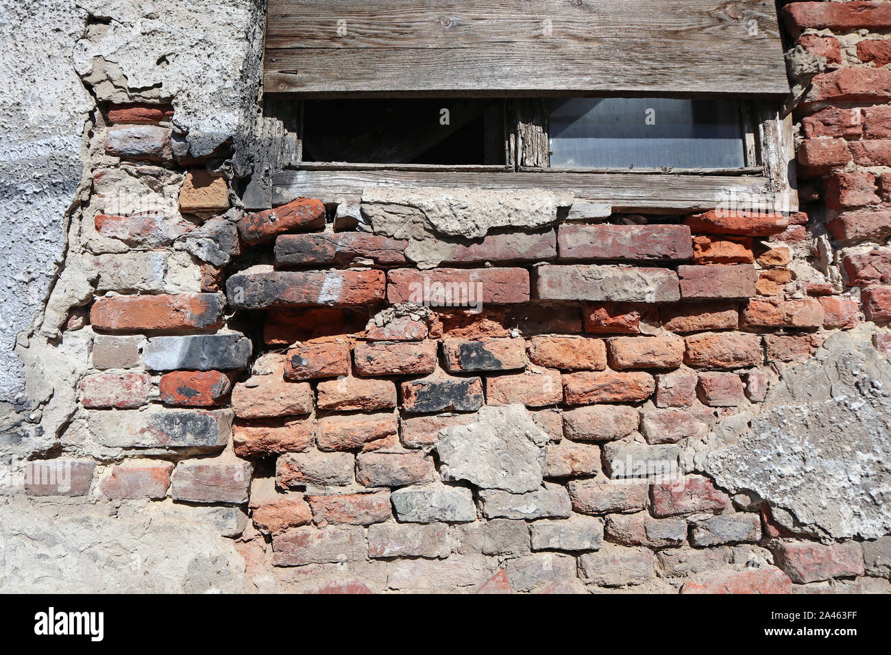 Wall of an old ruined building Stock Photo - Alamy