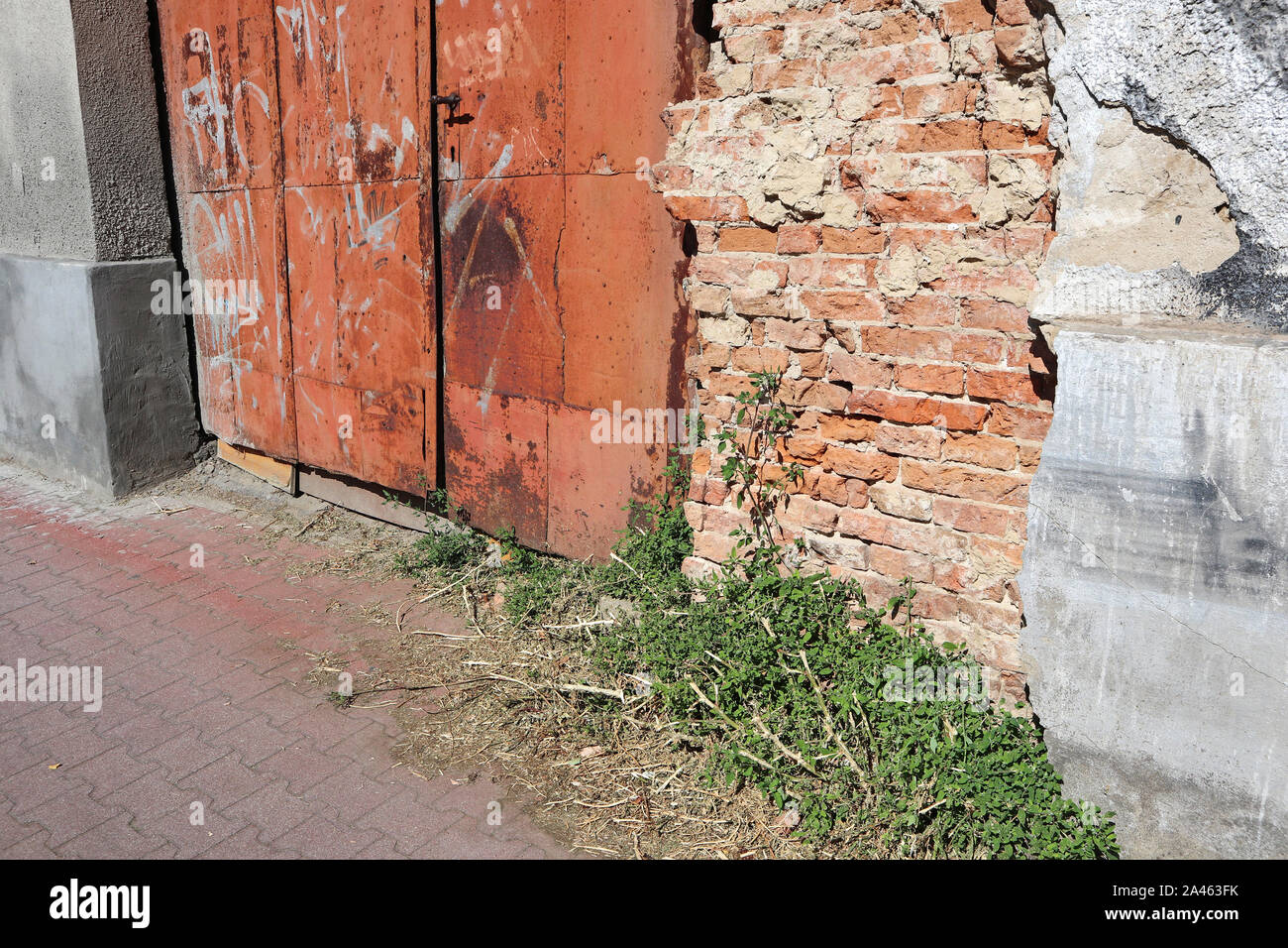 Wall of an old ruined building Stock Photo - Alamy