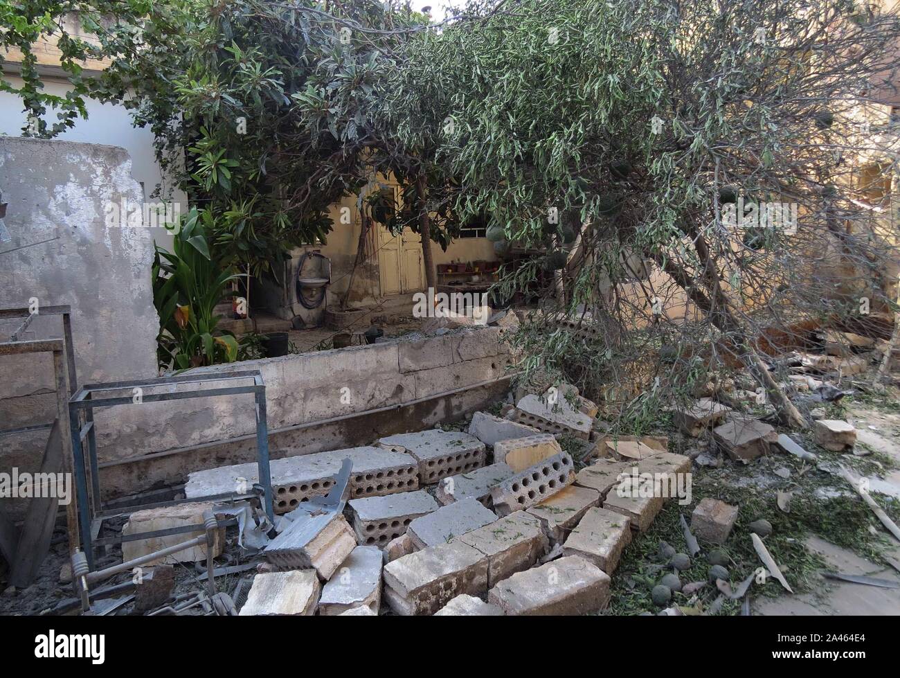 Destructed syria hi-res stock photography and images - Alamy