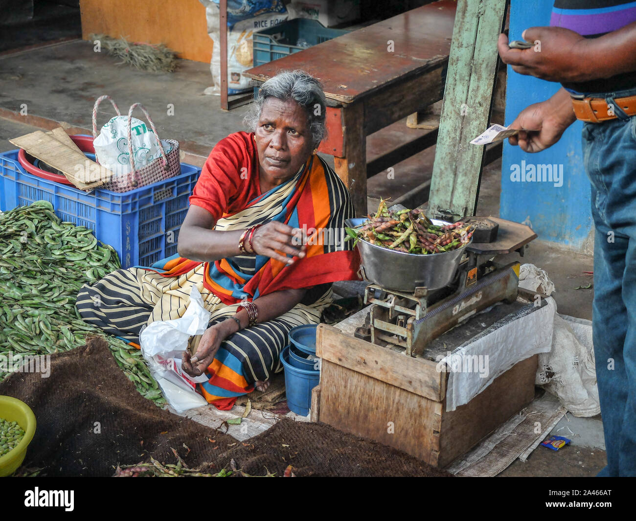 Traditional balance scales india hi-res stock photography and images ...
