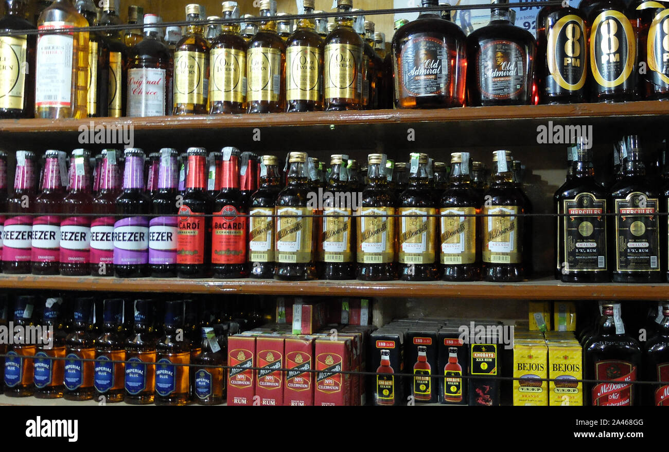India bar alcohol hi-res stock photography and images - Alamy