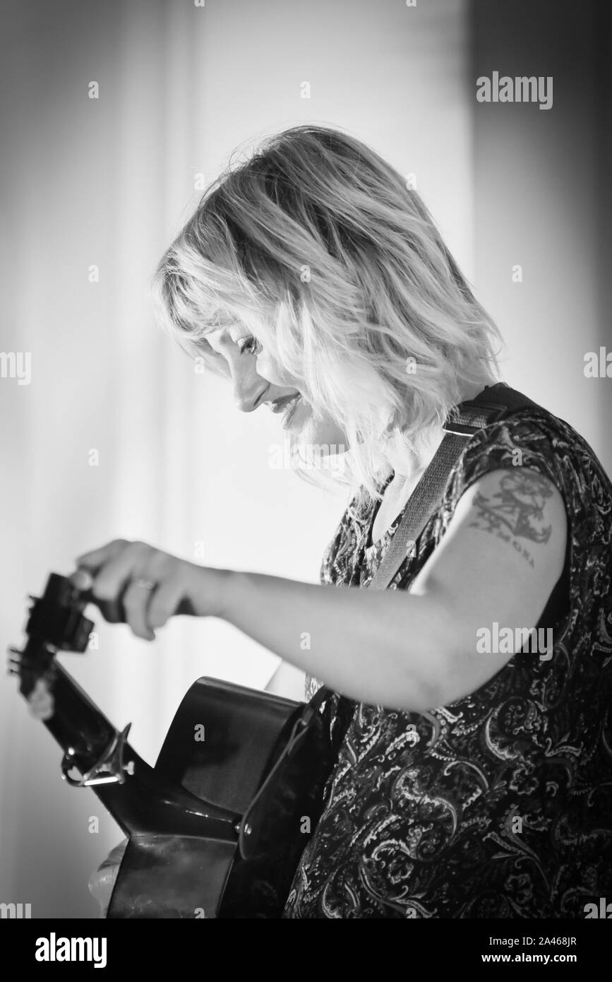 Anais mitchell Black and White Stock Photos & Images - Alamy