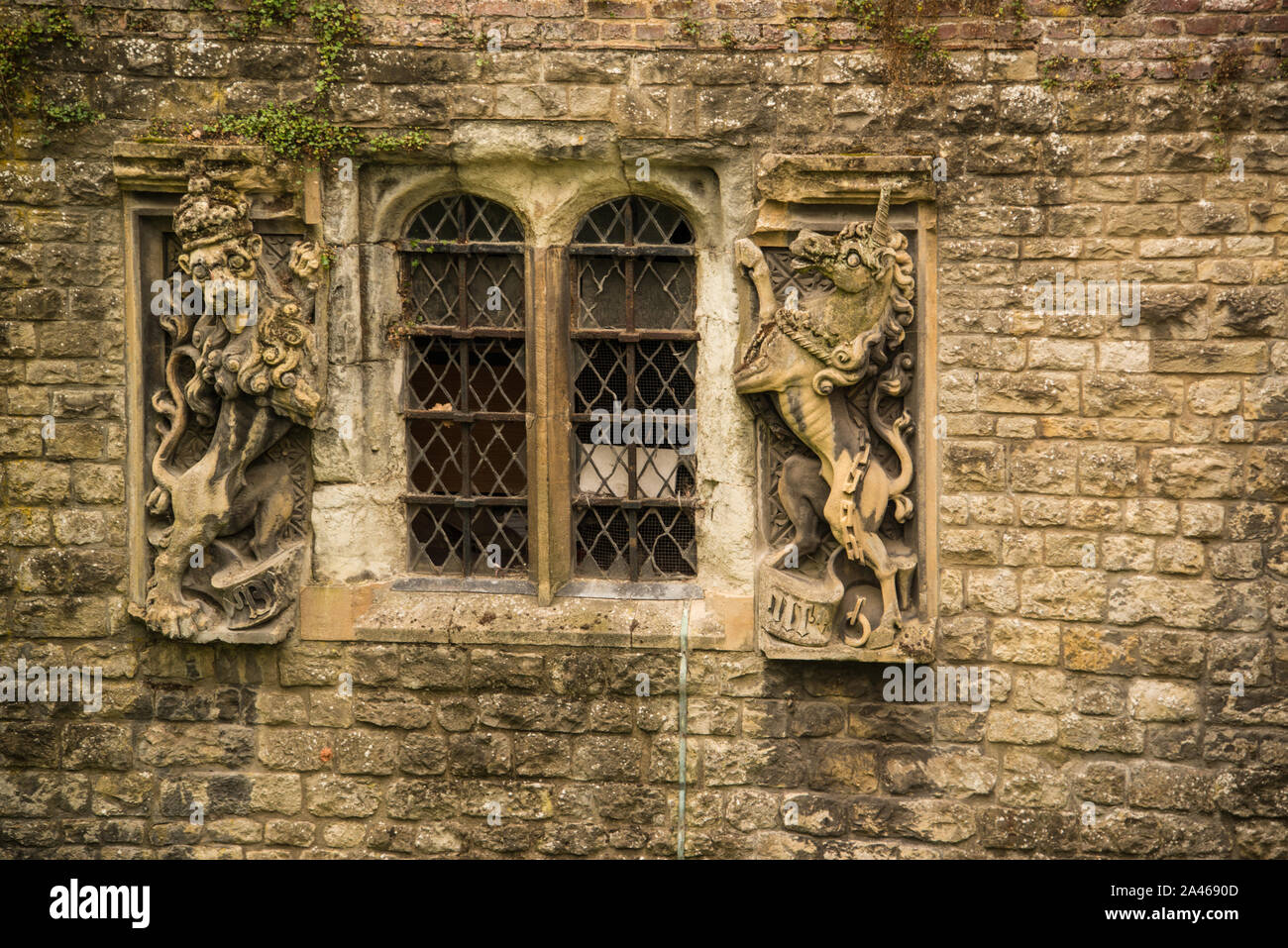Ornate stone windows hi-res stock photography and images - Alamy