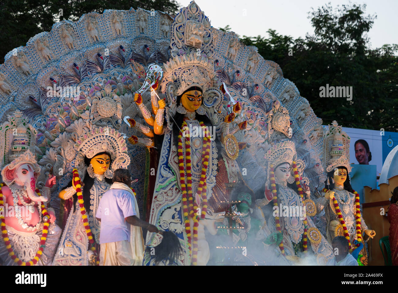 Durga puja pandal hi-res stock photography and images - Alamy