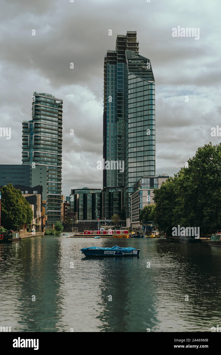 Buildings london geometric hi-res stock photography and images - Alamy
