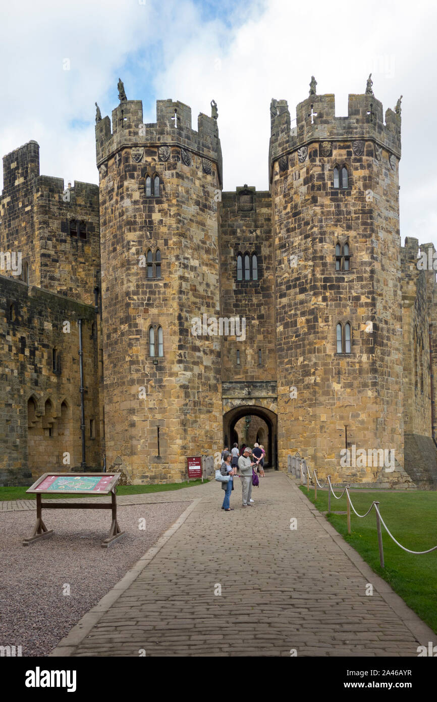 The entrance to alnwick castle hi-res stock photography and images - Alamy