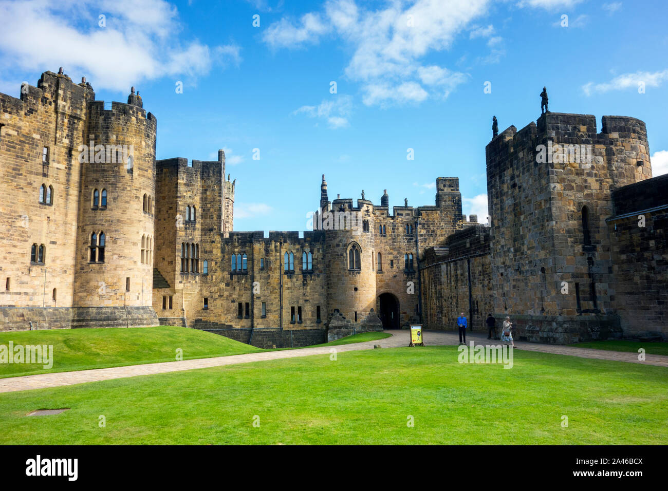 Alnwick lion hi-res stock photography and images - Alamy