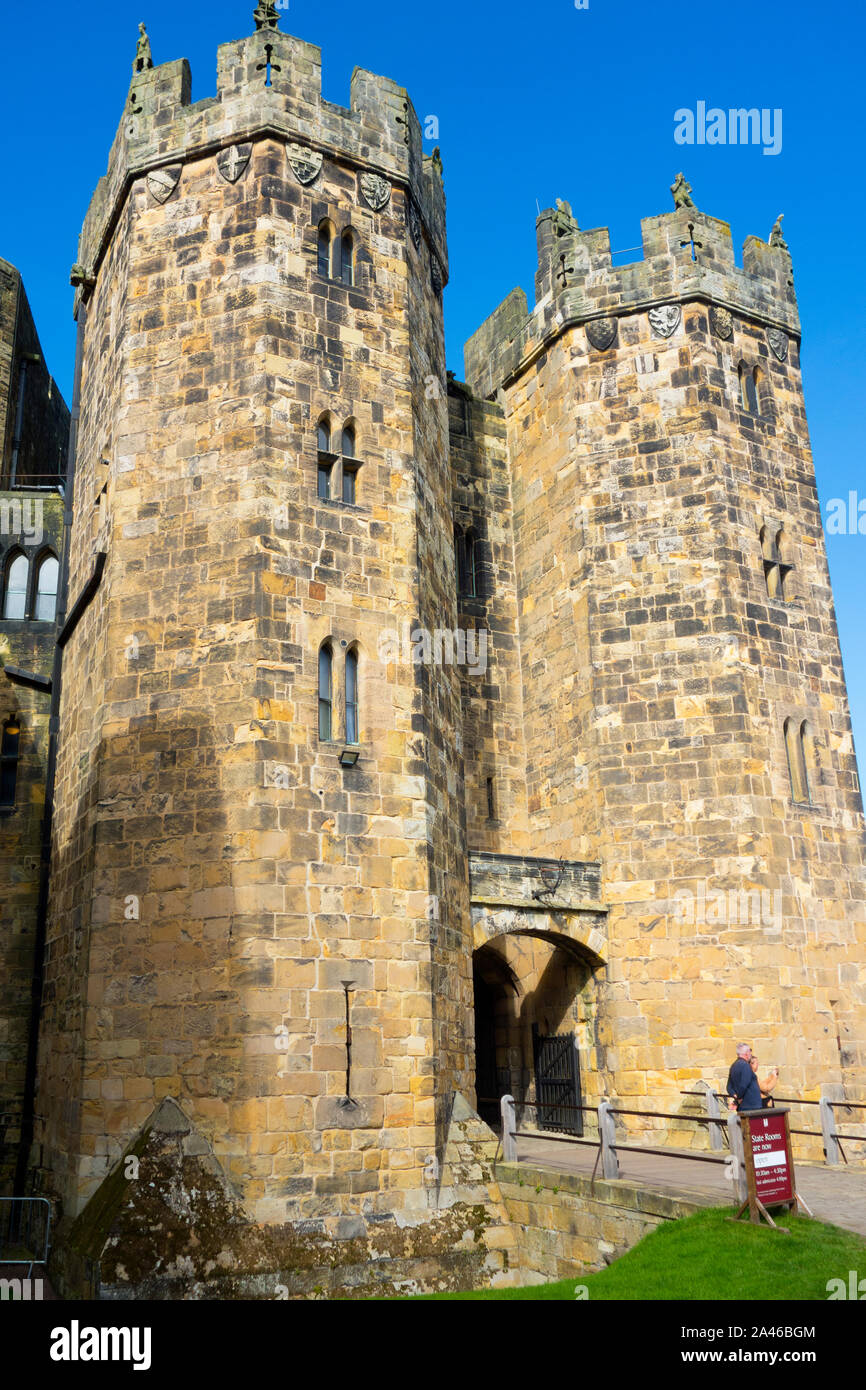 Entrance arch archway hi-res stock photography and images - Alamy