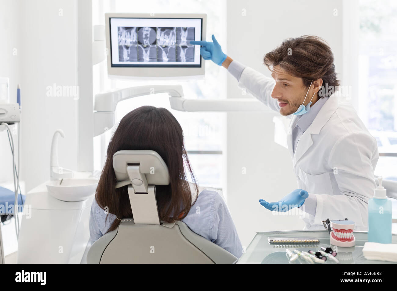 Doctor explaining x ray results hi-res stock photography and images - Alamy