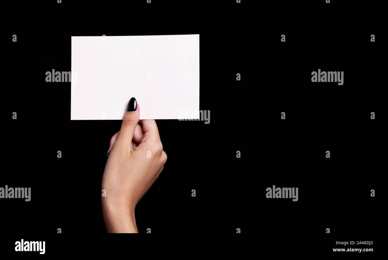 hand holding white card on black background - copyspace Stock Photo - Alamy