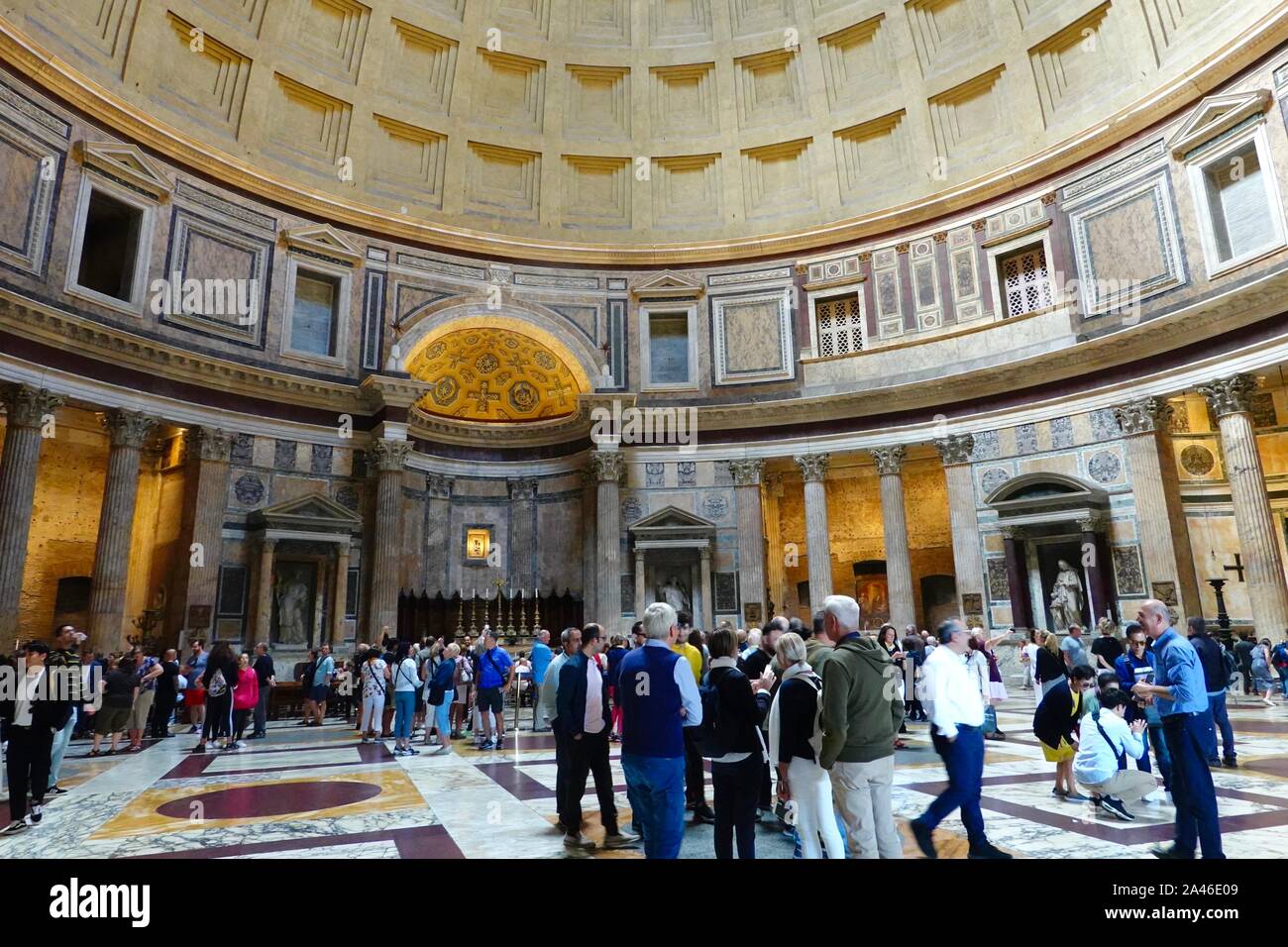 Clusters of tourists in the interior rotunda of the ancient Roman ...