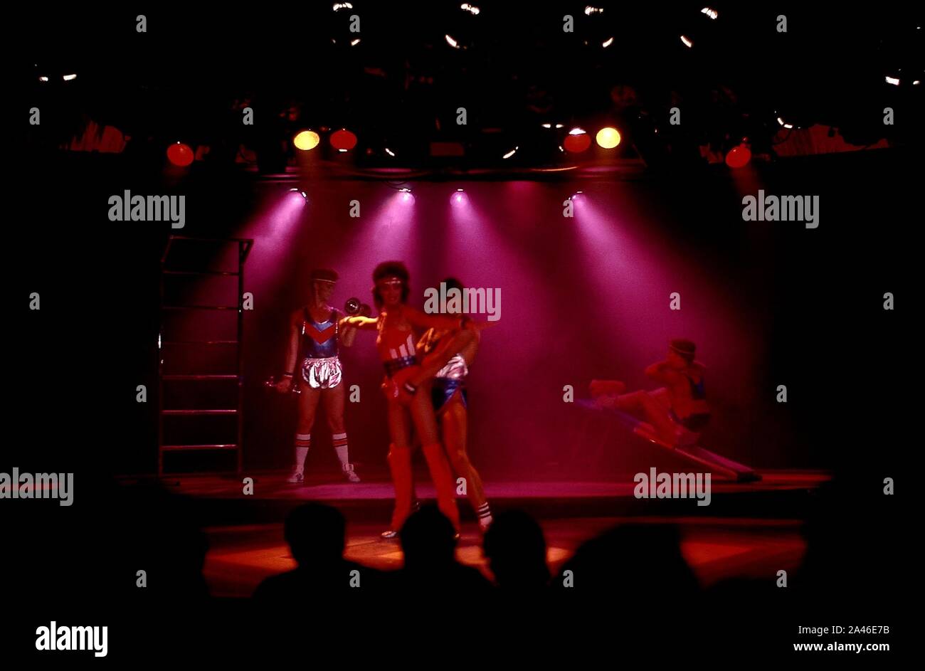 ACTUACION DE LOS 'BELLE STARS' TRANSFORMISTAS Stock Photo - Alamy