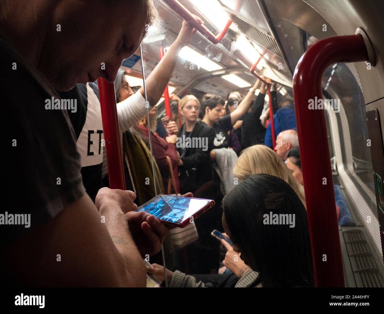 London Underground tube commuters Stock Photo - Alamy