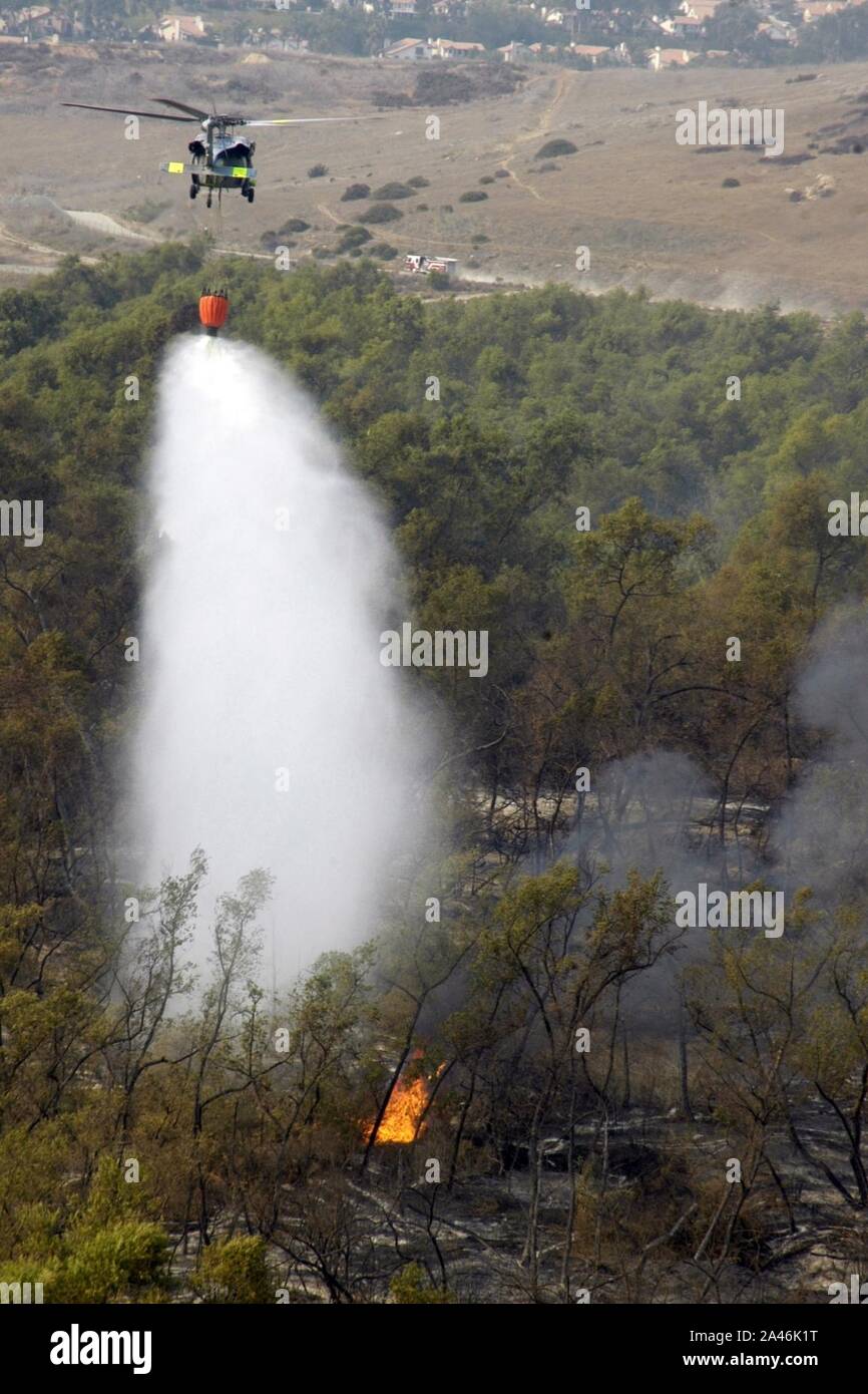 Fighting the wildfires from the air Stock Photo - Alamy