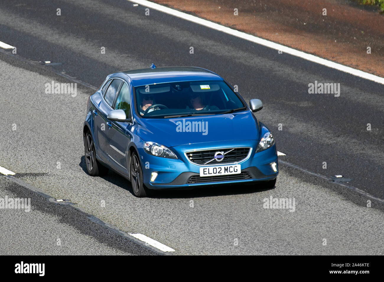 2015 BLUE Volvo V40 R-Design T2; UK Vehicular traffic, transport ...