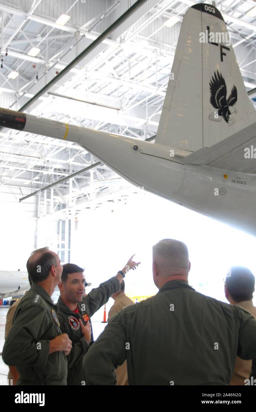 Fin flash hi-res stock photography and images - Alamy