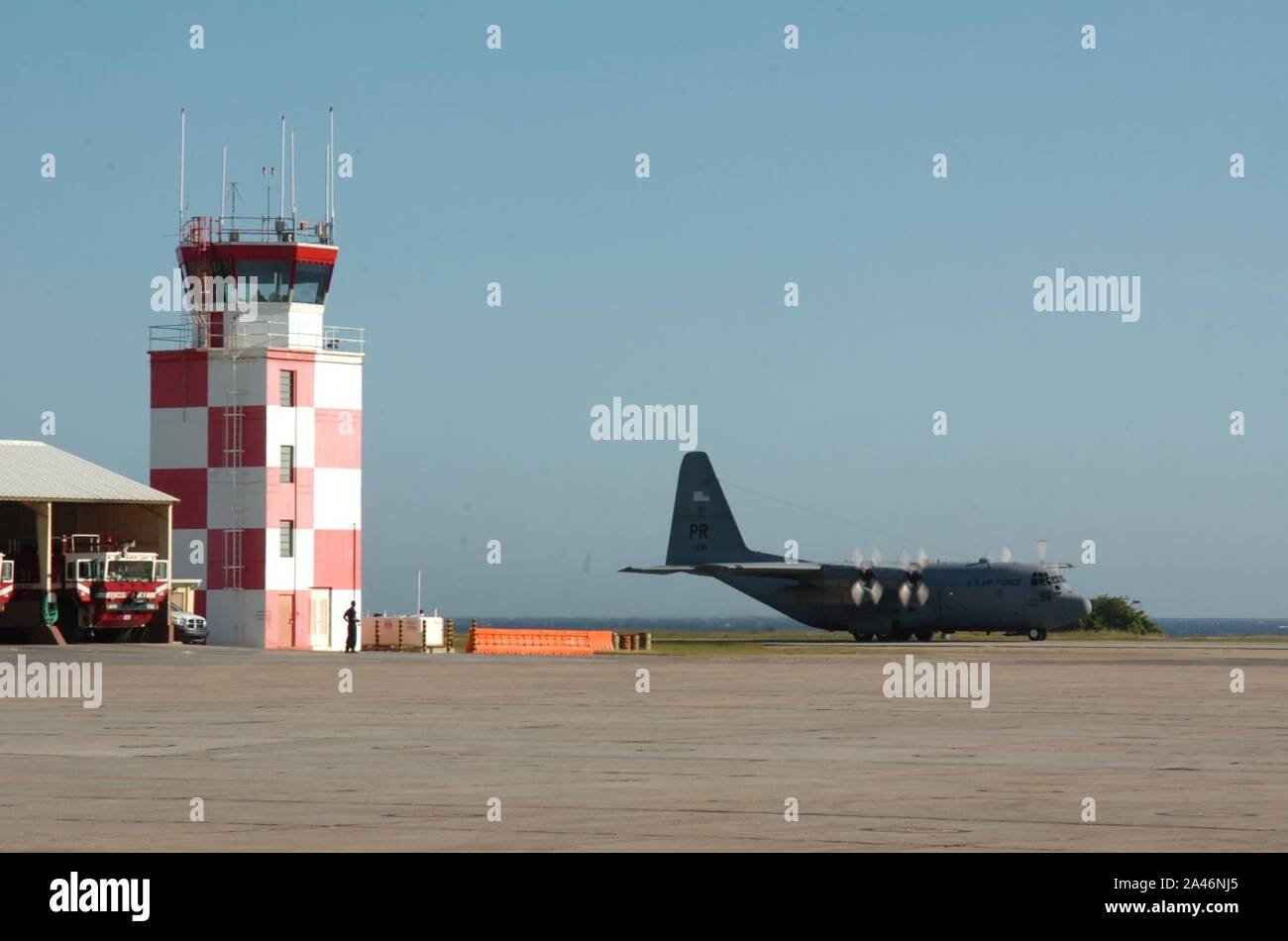 Flight line operations hi-res stock photography and images - Alamy