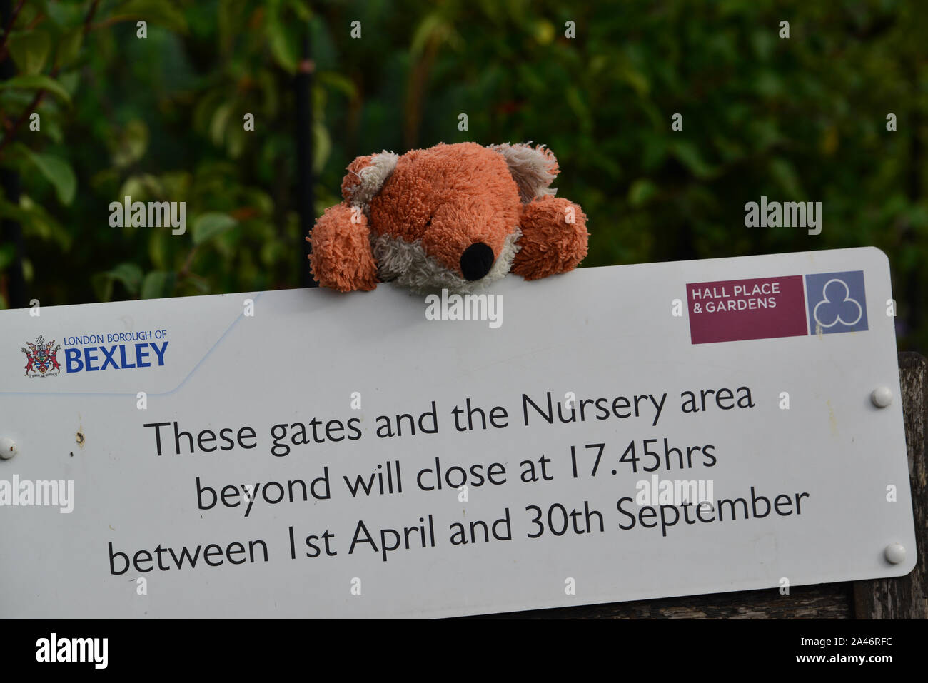 Hall place garden hi-res stock photography and images - Alamy